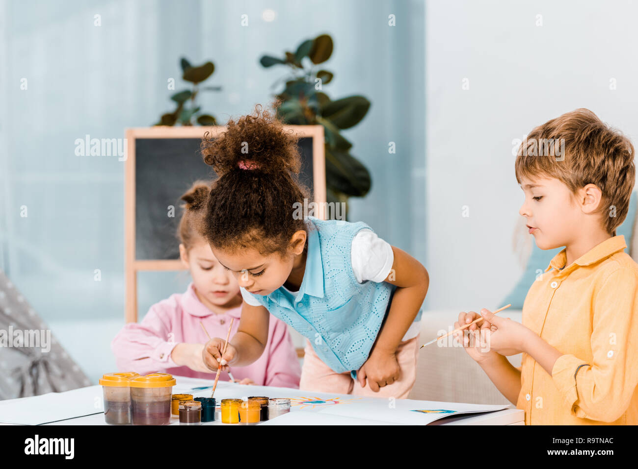 Multiracial children hi-res stock photography and images - Alamy