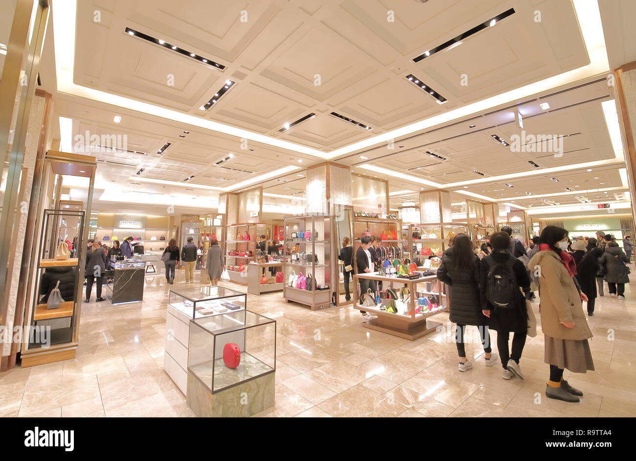 Tokyo mitsukoshi interior hi-res stock photography and images - Alamy