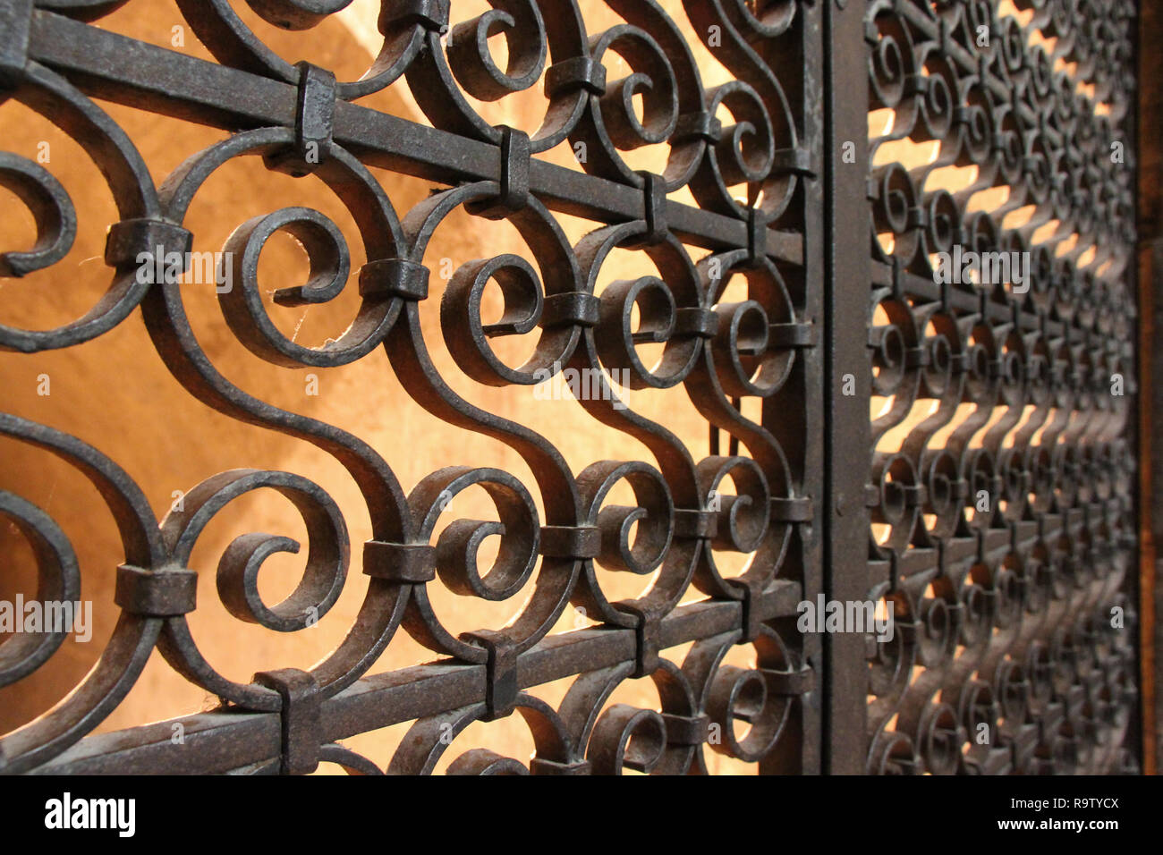 Frise arabesque hi-res stock photography and images - Alamy