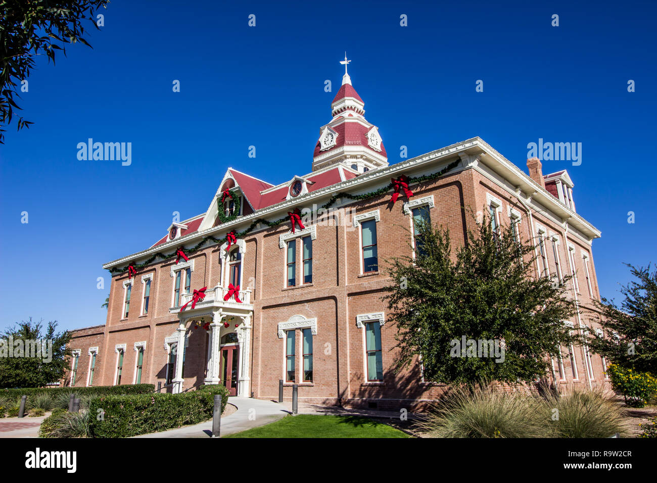 Two story brick building hi-res stock photography and images - Alamy