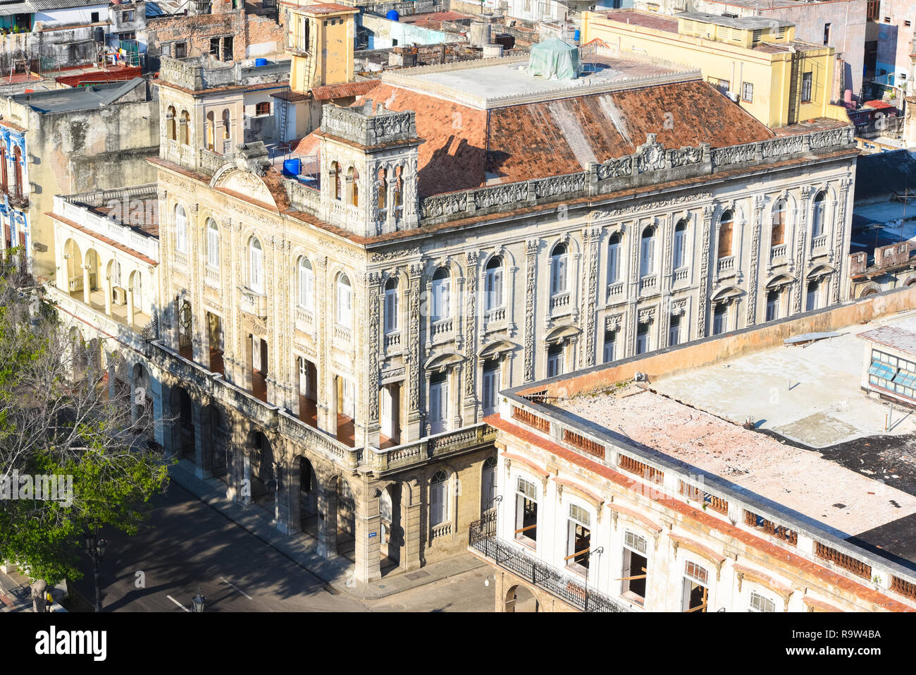 Old building in Havana, Cuba Stock Photo - Alamy