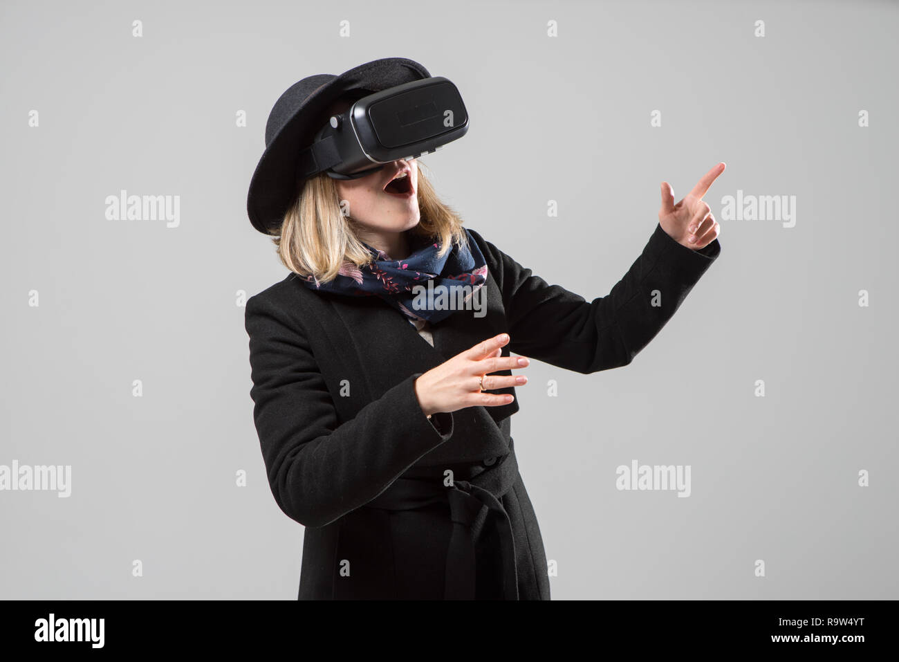 Vr 360 hi-res stock photography and images - Alamy