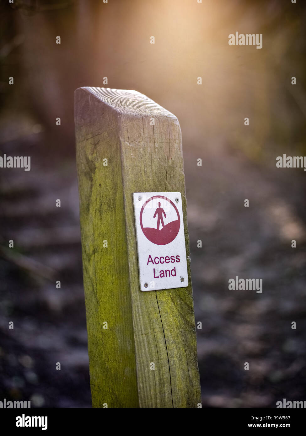 Access land sign hi-res stock photography and images - Alamy