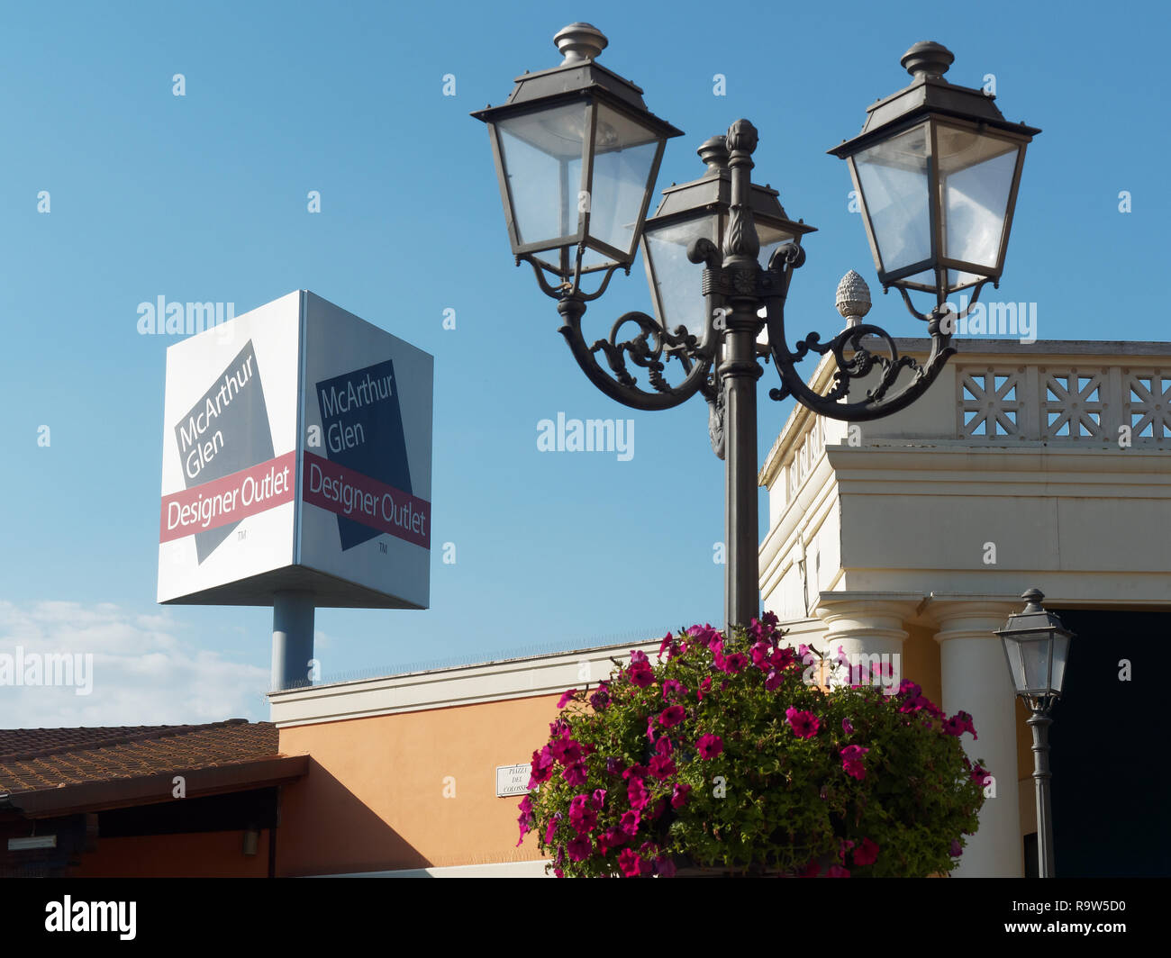 Shopping romano hi-res stock photography and images - Alamy