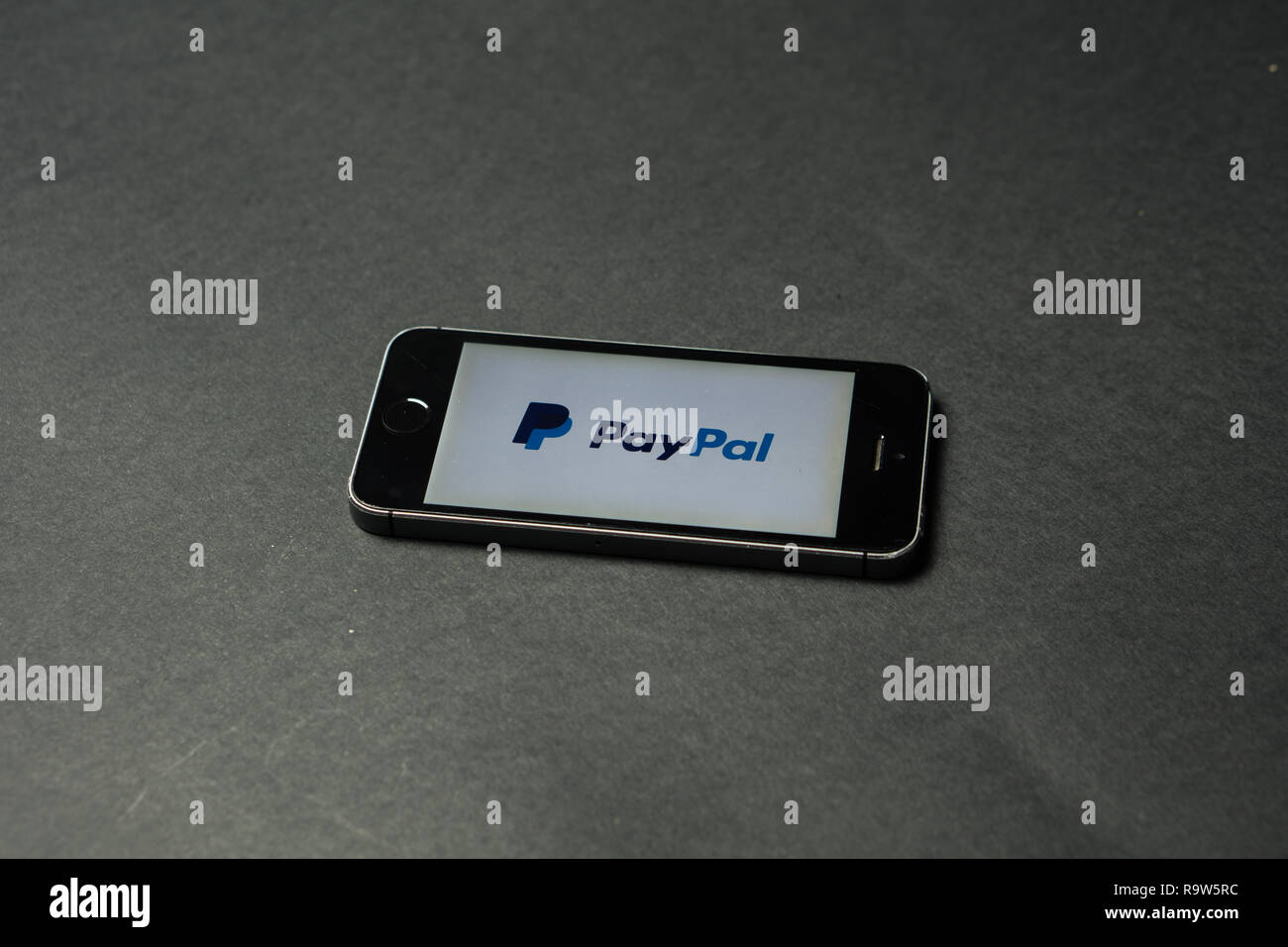Paypal logo hi-res stock photography and images - Alamy