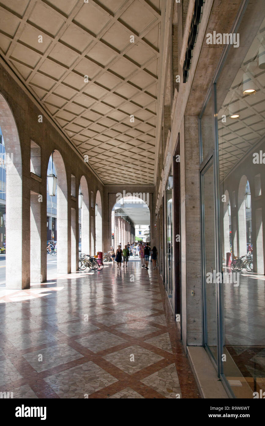 Arcaded Sidewalk High Resolution Stock Photography and Images - Alamy