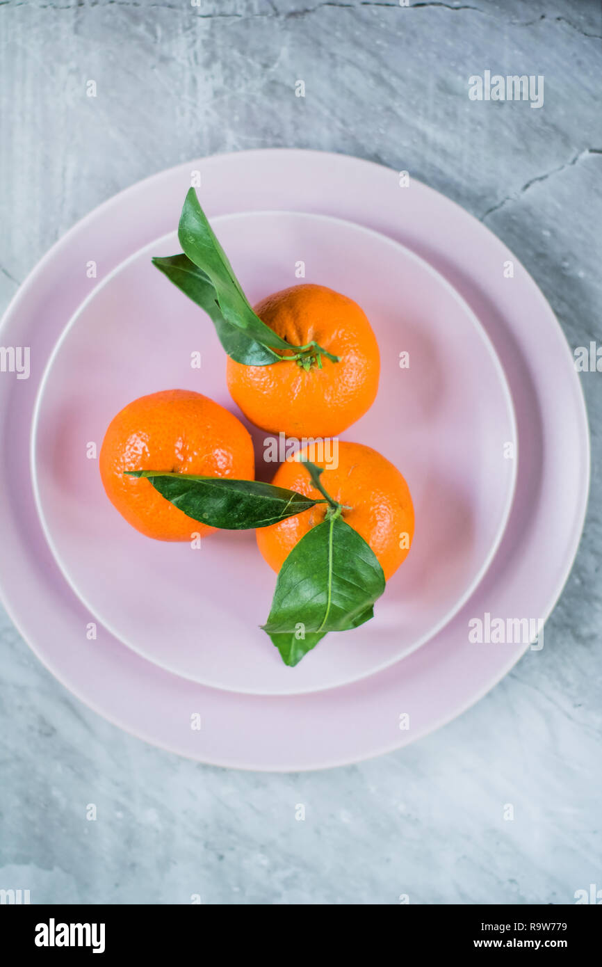 juicy ripe tangerines - fresh fruits and healthy eating styled concept ...