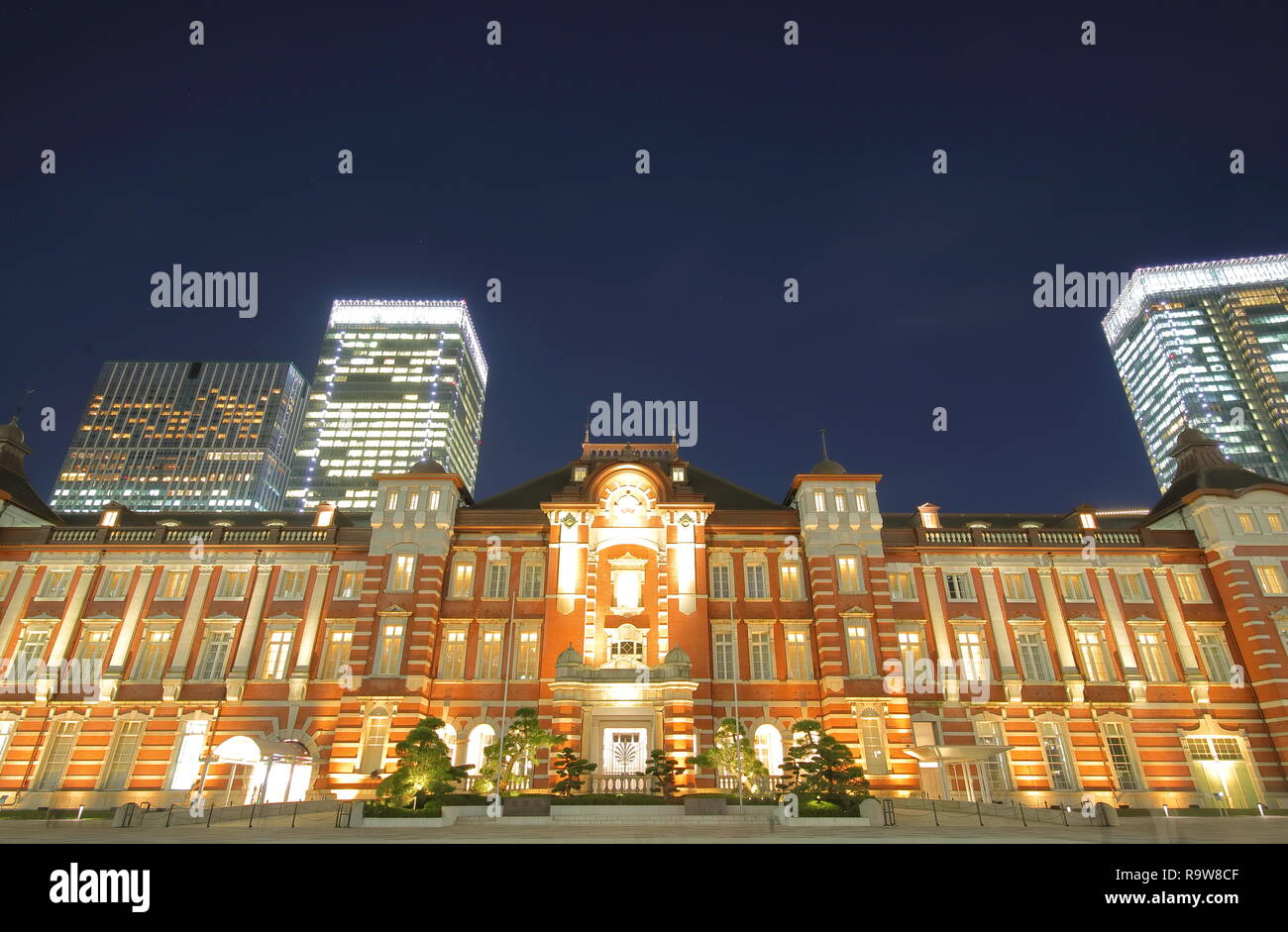 Tokyo train station night cityscape Tokyo Japan Stock Photo - Alamy