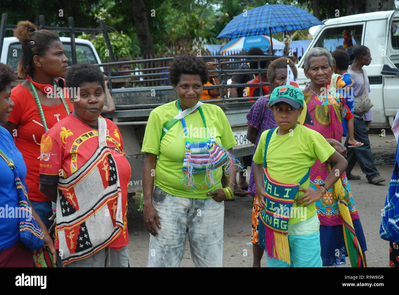 Traditional clothing papua new guinea png hi-res stock photography and ...
