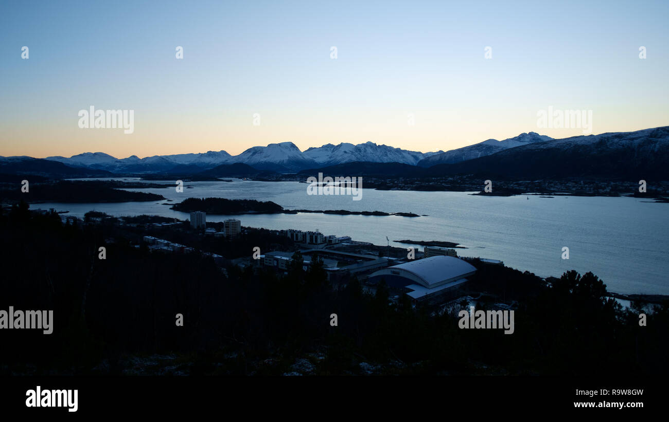 Mountain scenery alesund hi-res stock photography and images - Alamy