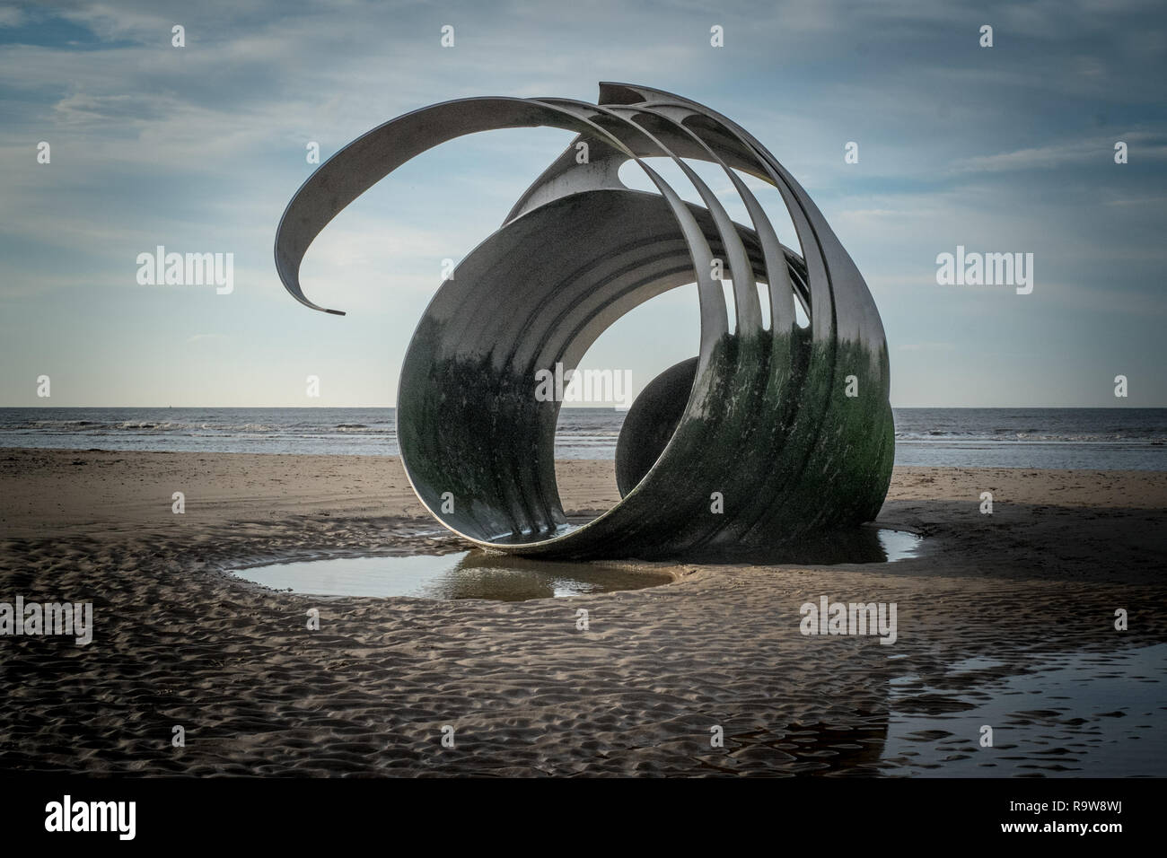 Cleveleys marys shell artwork hi-res stock photography and images - Alamy
