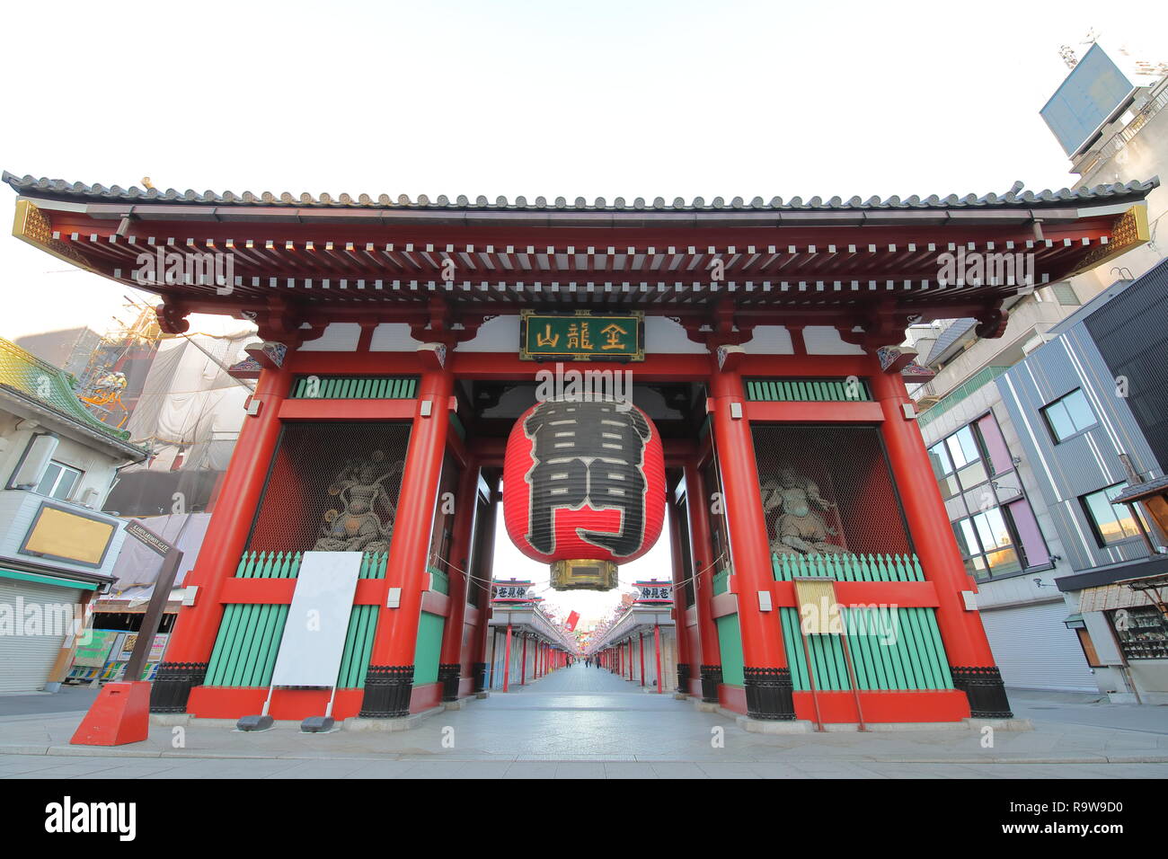 Sensoji temple Kaminarimon gate Tokyo Japan Stock Photo - Alamy