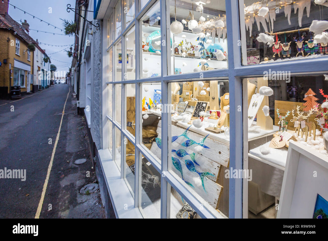 Lit shop window hi-res stock photography and images - Alamy