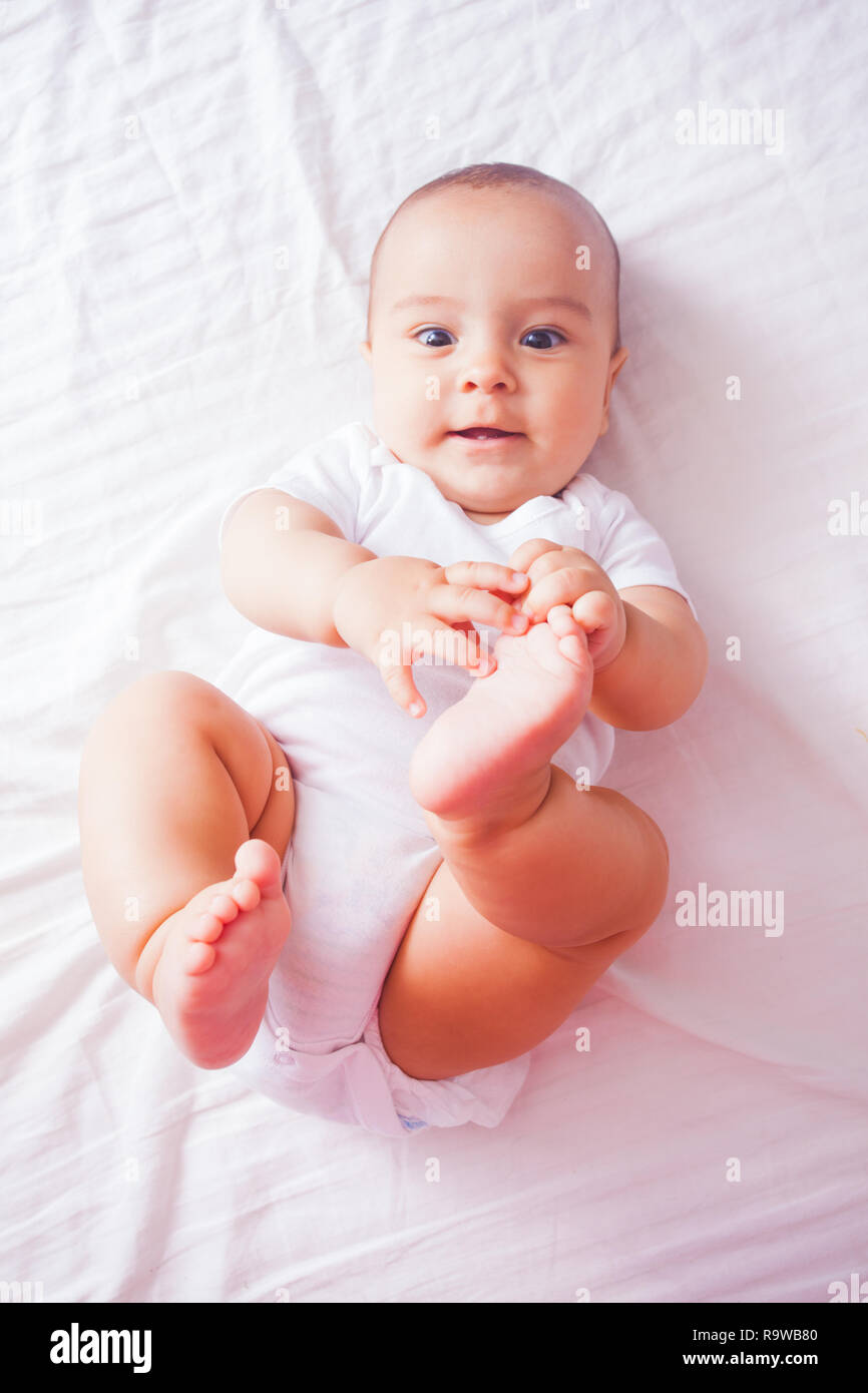 Baby newborn legs foot hi-res stock photography and images - Alamy