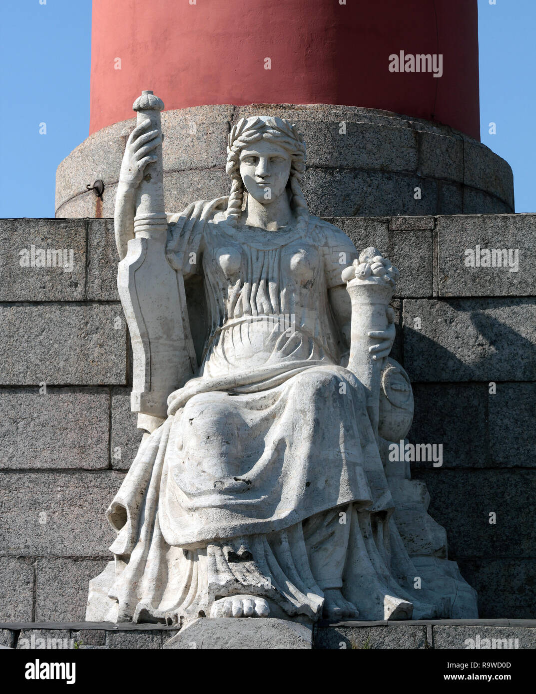 Column and figures hi-res stock photography and images - Alamy