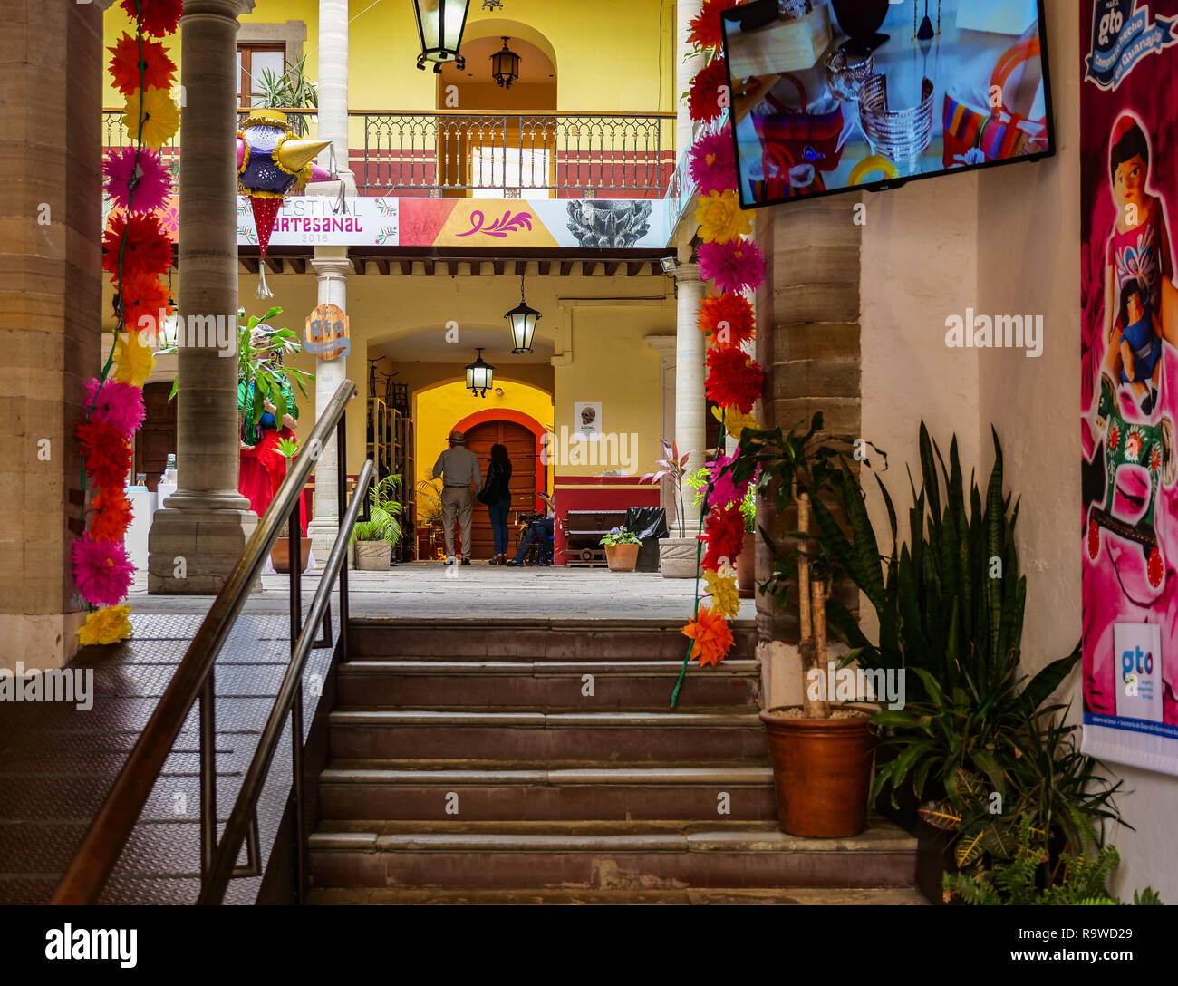 Colorful mexican store front hi-res stock photography and images - Alamy