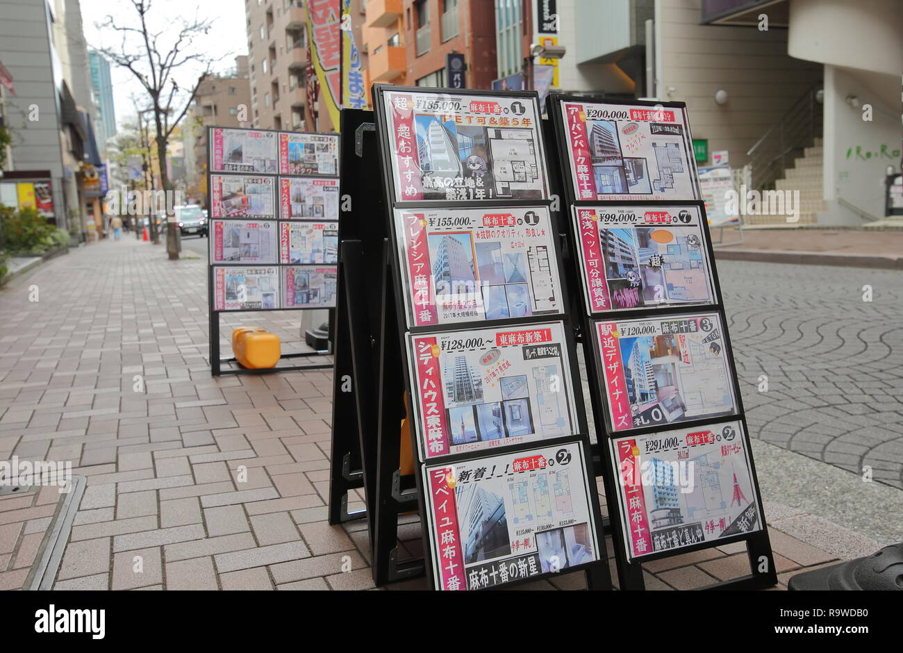 Apartment available for rent sign in Tokyo Japan Stock Photo - Alamy
