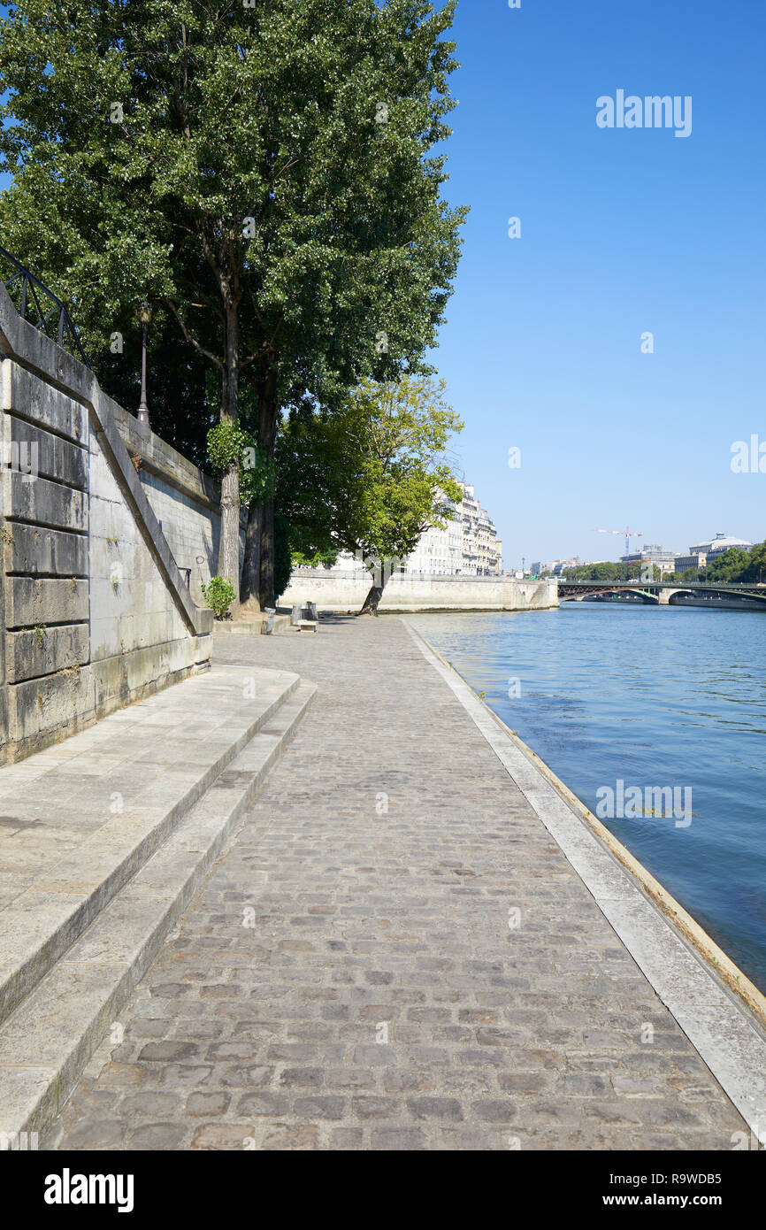 Paris, empty Seine river docks in a sunny summer day in France Stock ...