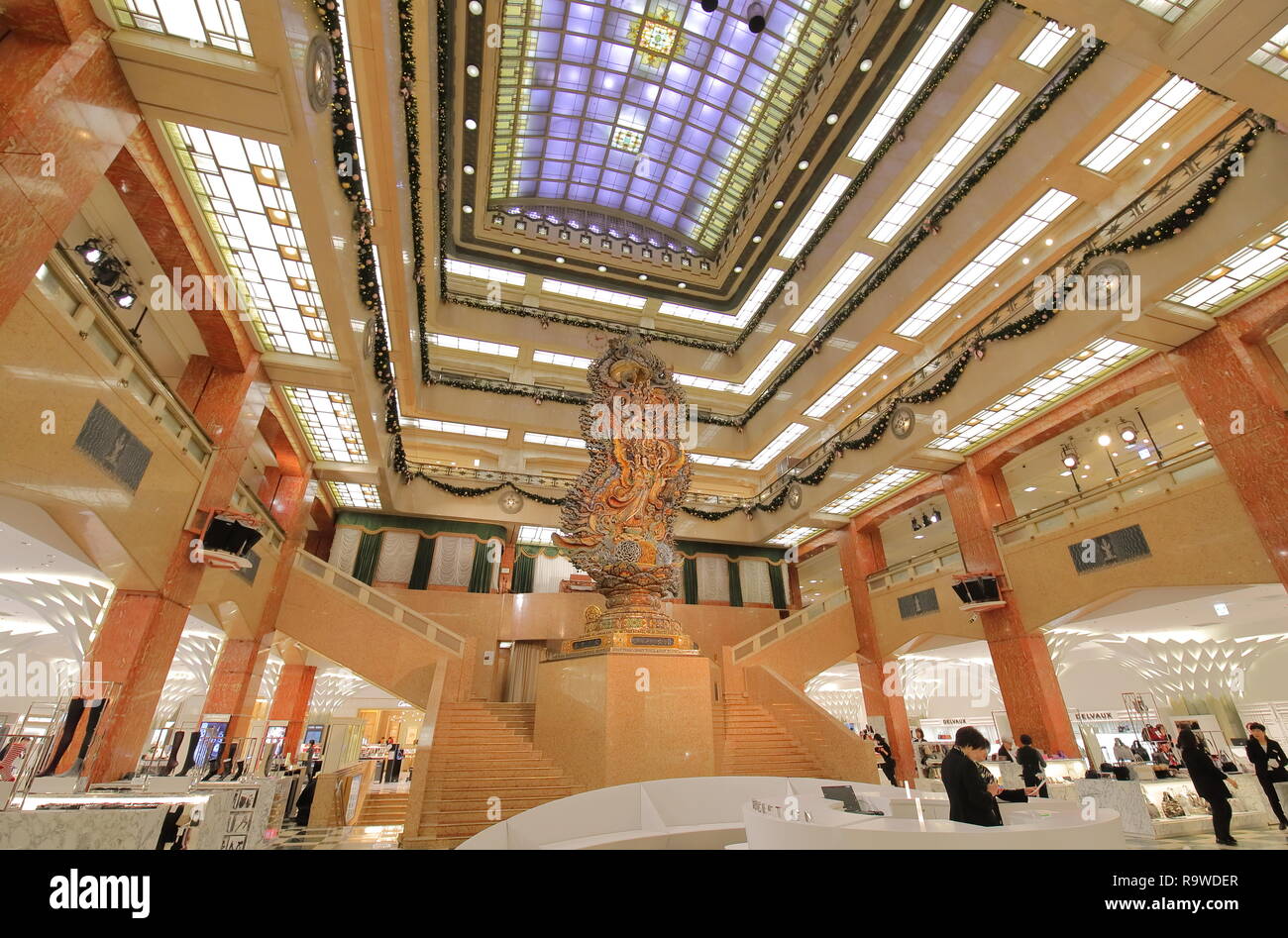 Mitsukoshi department store hi-res stock photography and images - Alamy