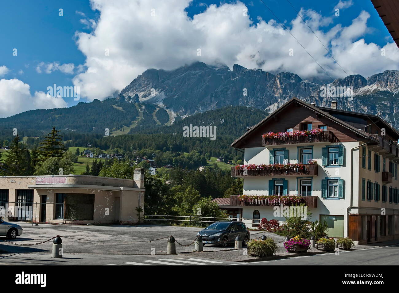 Cortina d'Ampezzo resort town in dolomitic Alps, Italy Stock Photo - Alamy