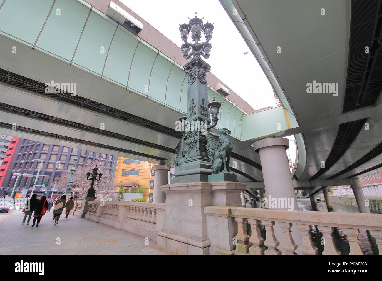 People visit Nihonbashi bridge in Tokyo Japan Stock Photo - Alamy