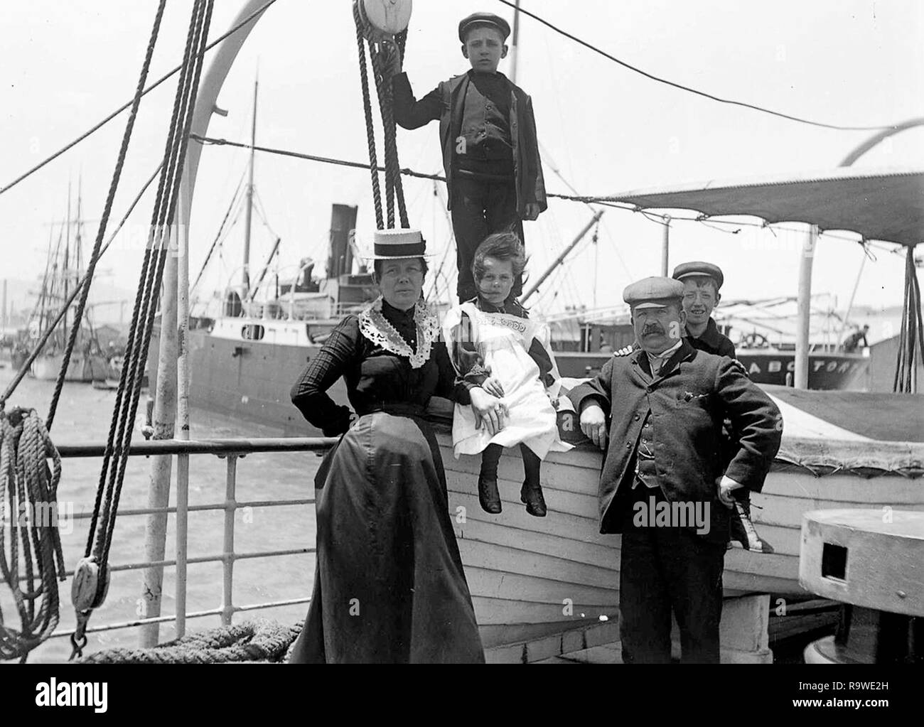 Family at Liverpool Docks England Uk 1910 Stock Photo - Alamy
