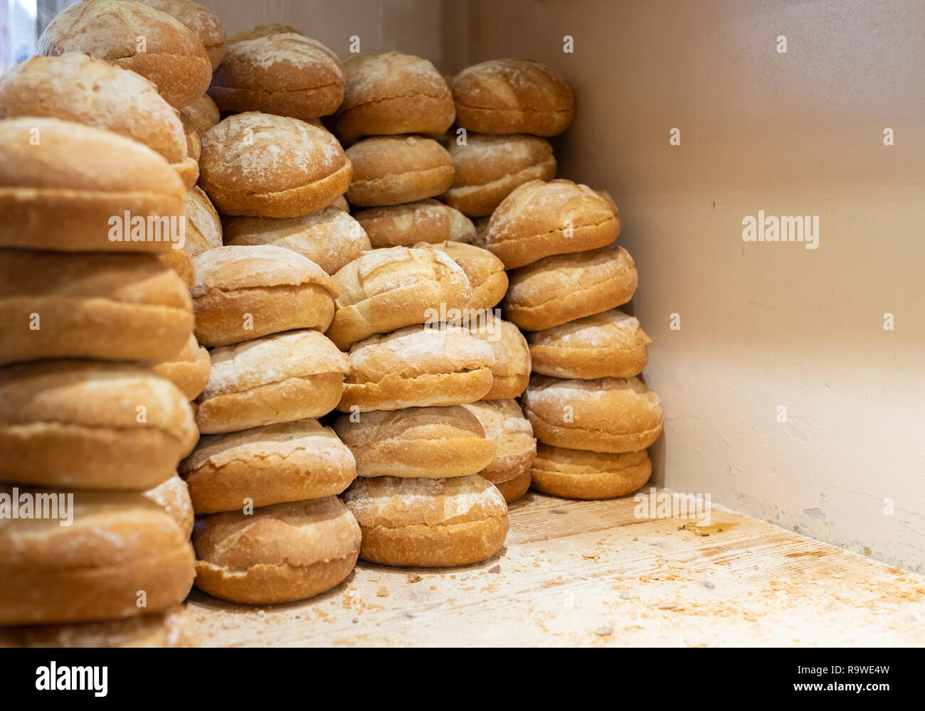 Row breads hi-res stock photography and images - Alamy