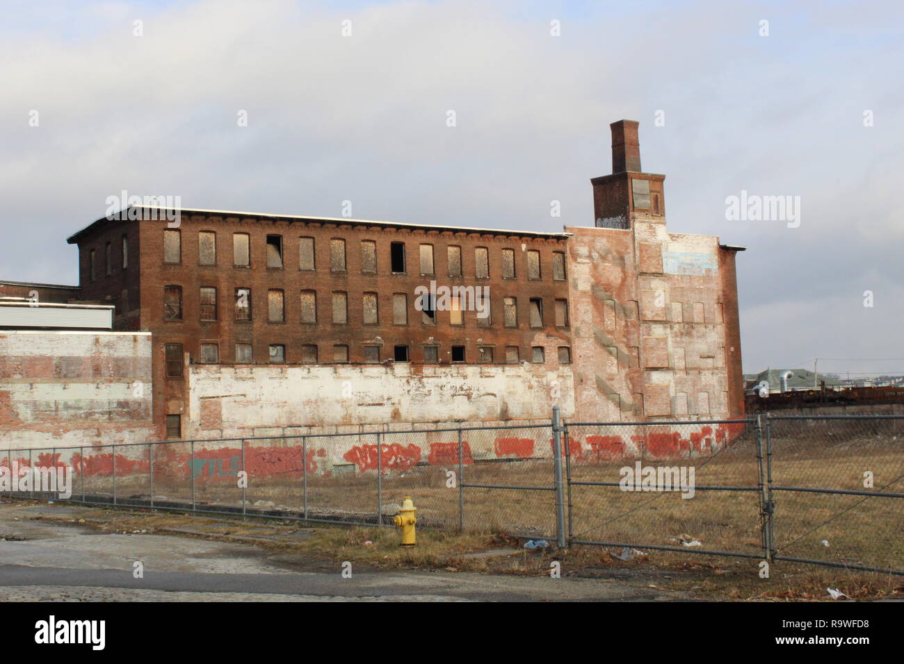 Industrial abandoned buildings hi-res stock photography and images - Alamy