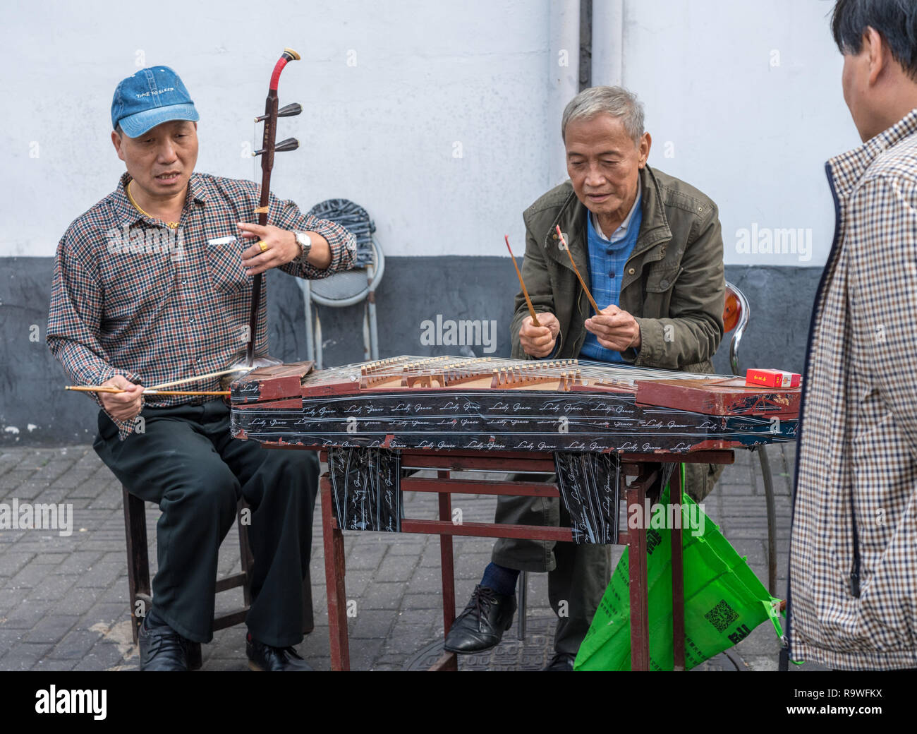 Chinese street performers on traditional music instruments Stock Photo ...