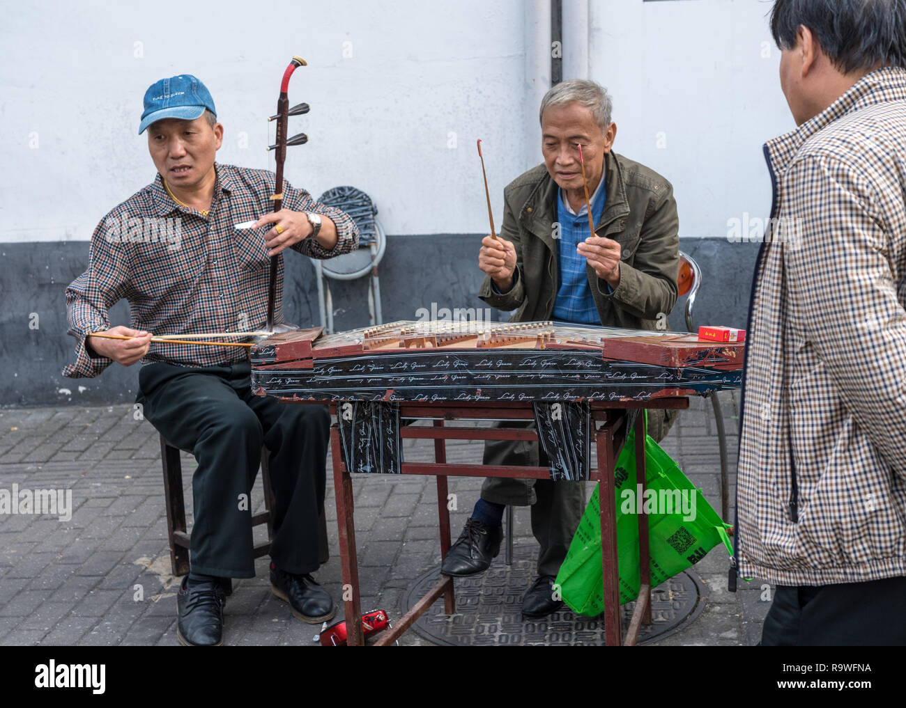 Chinese street performers on traditional music instruments Stock Photo ...