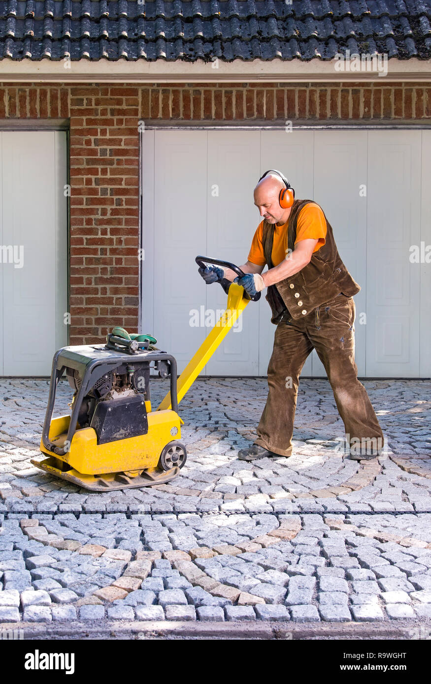 Installing pavers hi-res stock photography and images - Alamy