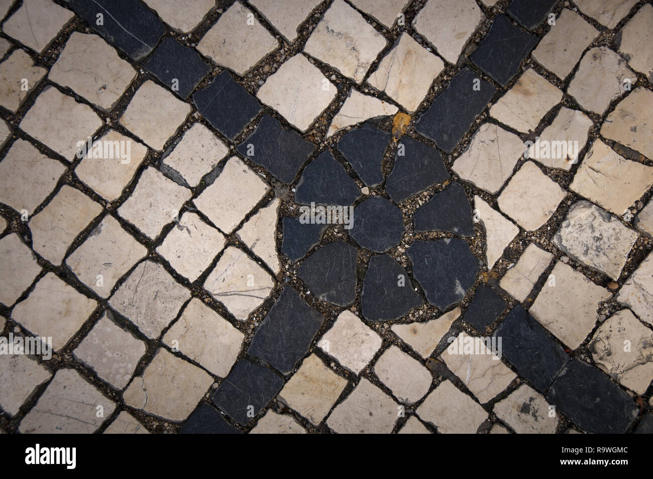 Cobbled paving pattern hi-res stock photography and images - Alamy