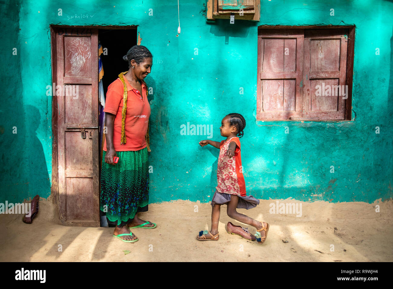 Ari Tribe mother and daughter in Jinka, Omo Valley, Ethiopia Stock ...