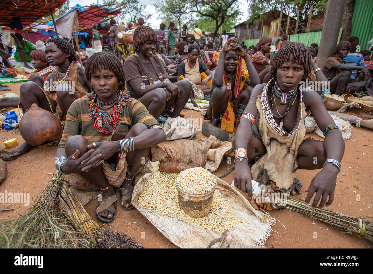 Hamar tribe hi-res stock photography and images - Alamy
