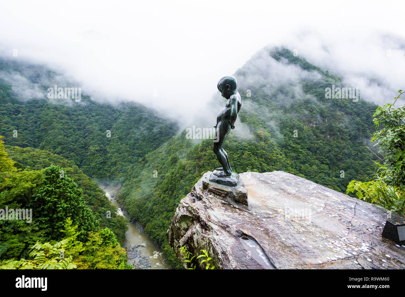 The Manikin Peeing Boy Statue, Iya valley,Shikoku Stock Photo - Alamy