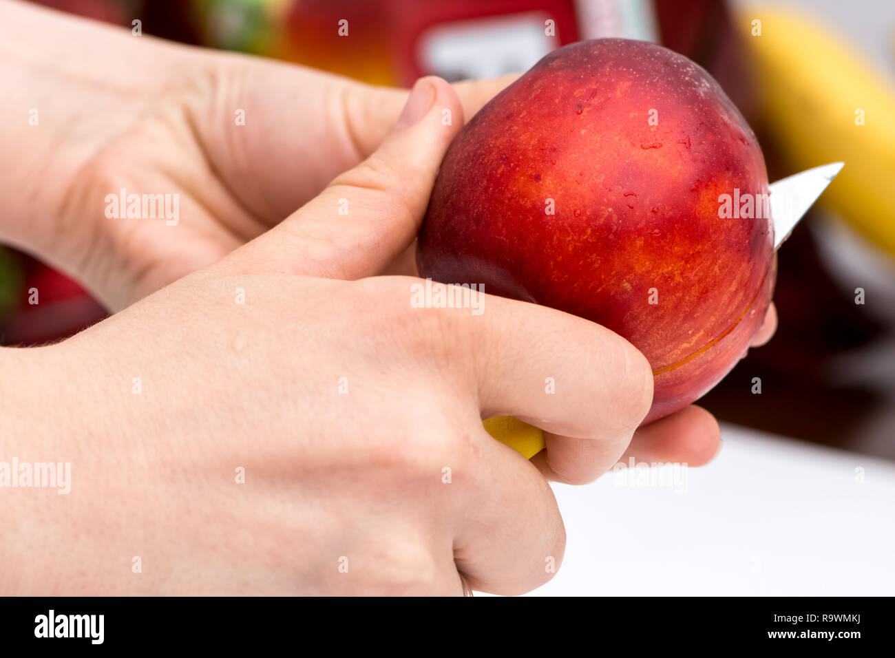 Peeling peaches hi-res stock photography and images - Alamy