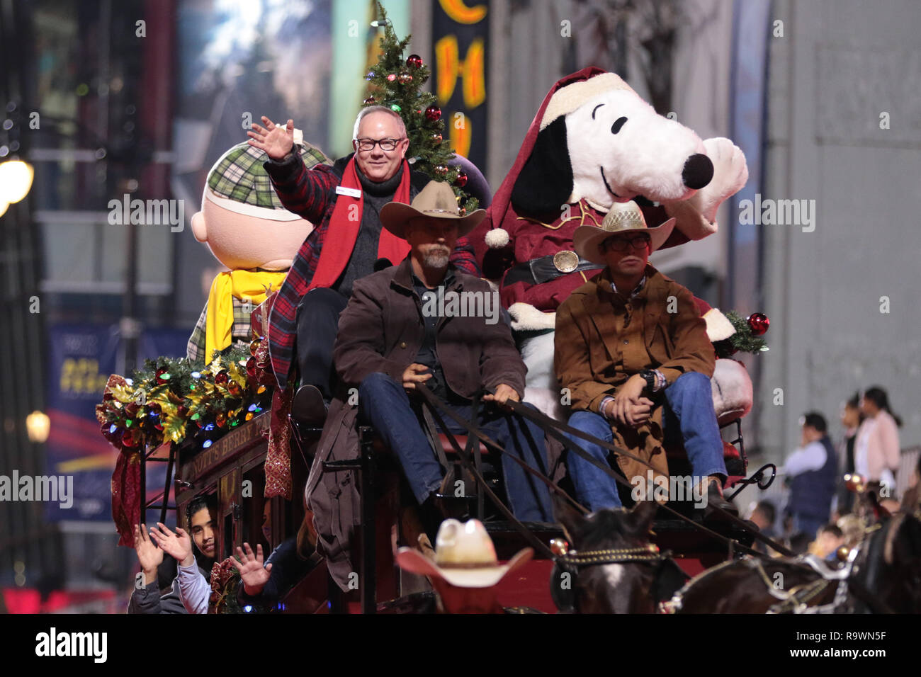 Peanuts gang hi-res stock photography and images - Alamy