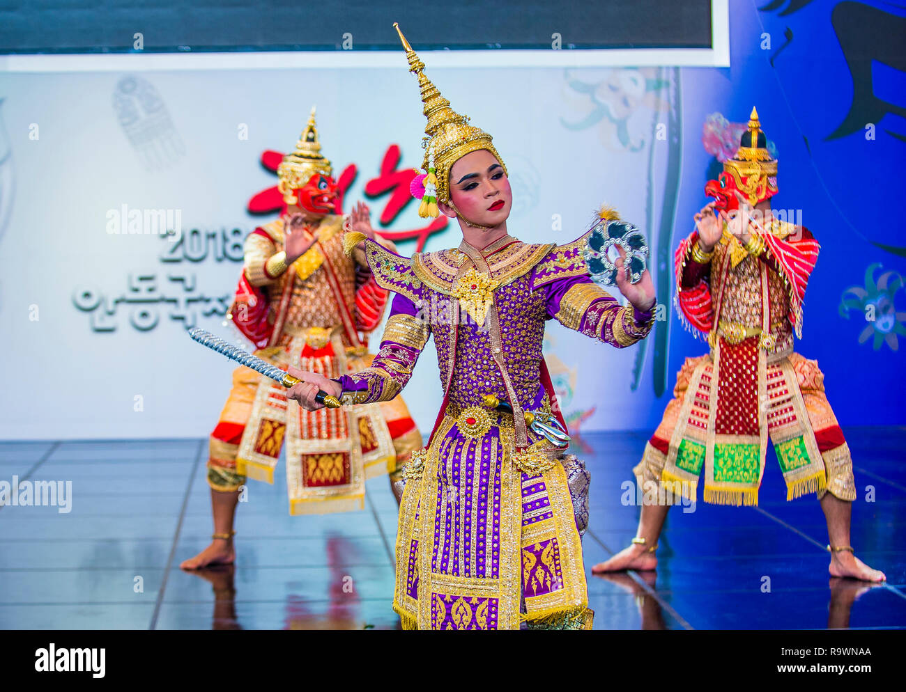 Khon dancers in traditional costume hi-res stock photography and images ...