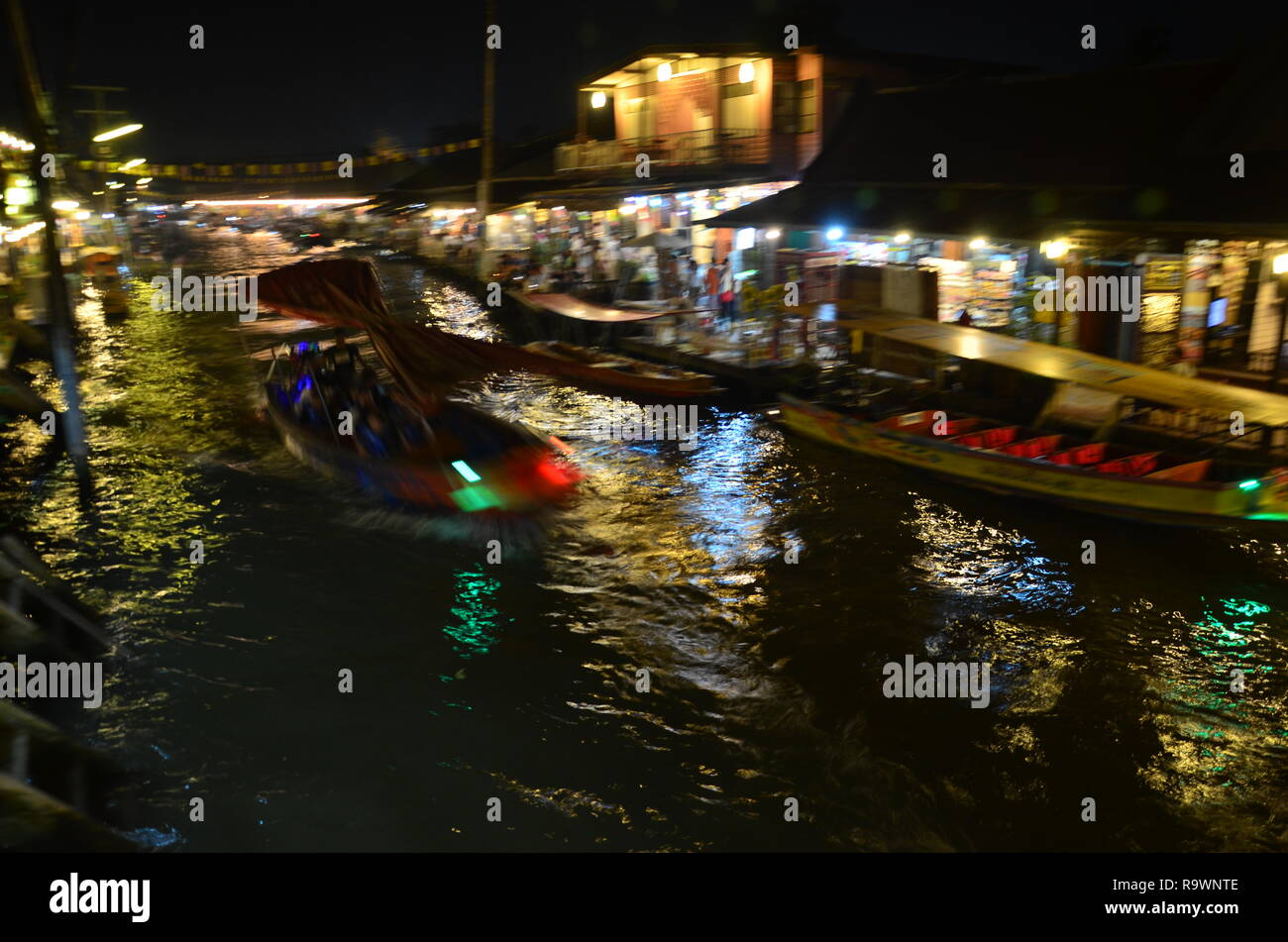 City night thai architecture hi-res stock photography and images - Alamy