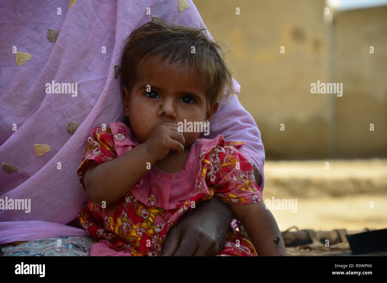 Girl child labour pakistan hi-res stock photography and images - Alamy