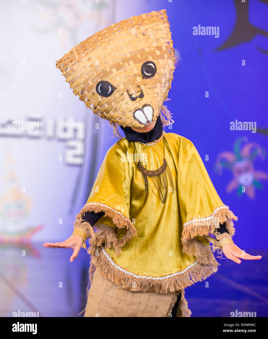 Indonesian dancer from Sma Nasima Semaran dance groupe perform at the ...