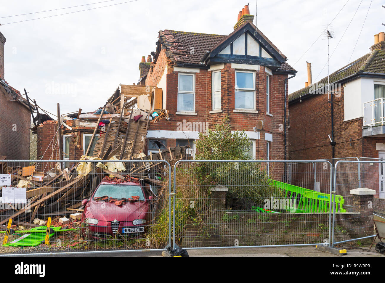 House destroyed by gas explosion hi-res stock photography and images ...