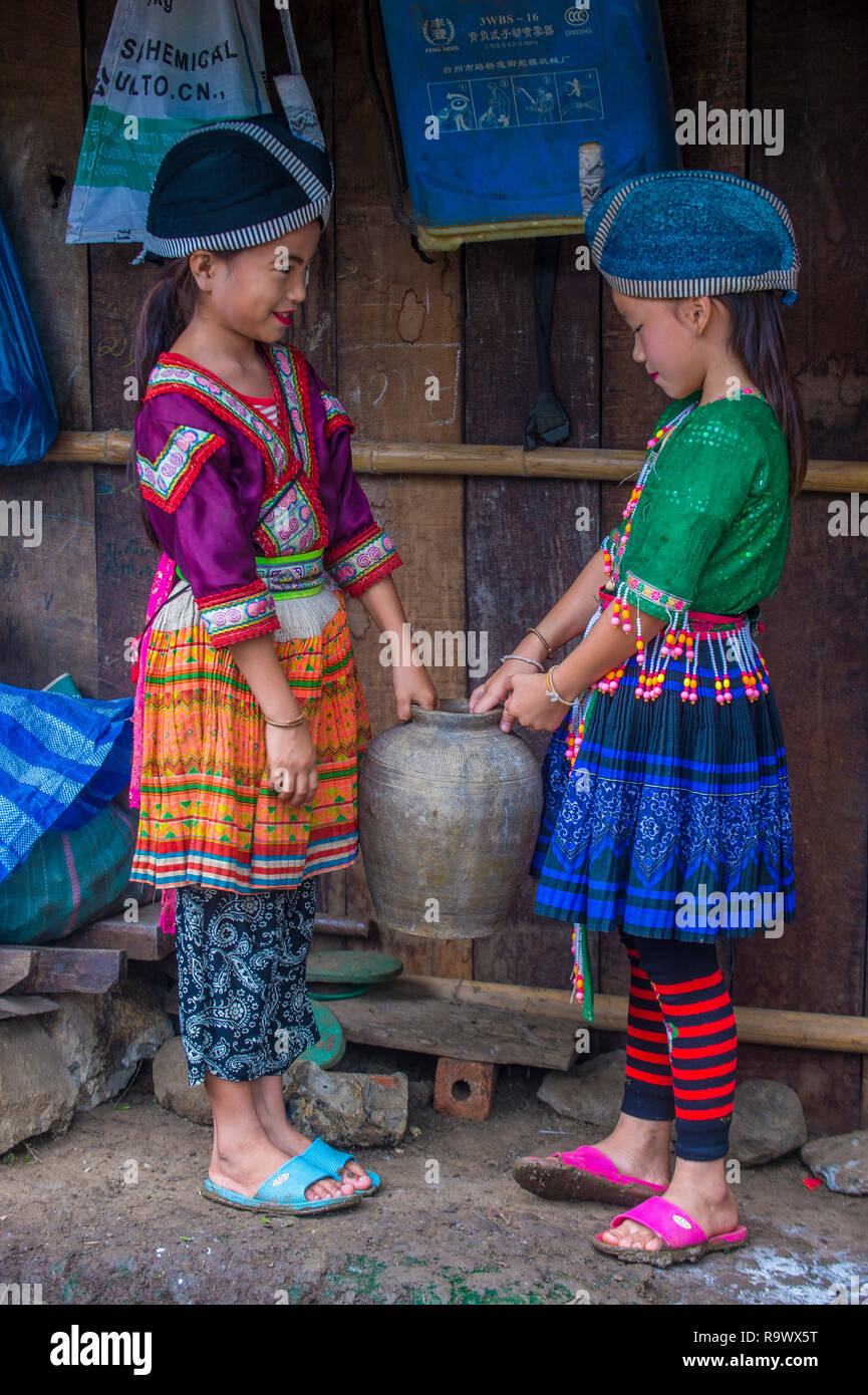 Girls from laos hi-res stock photography and images - Alamy