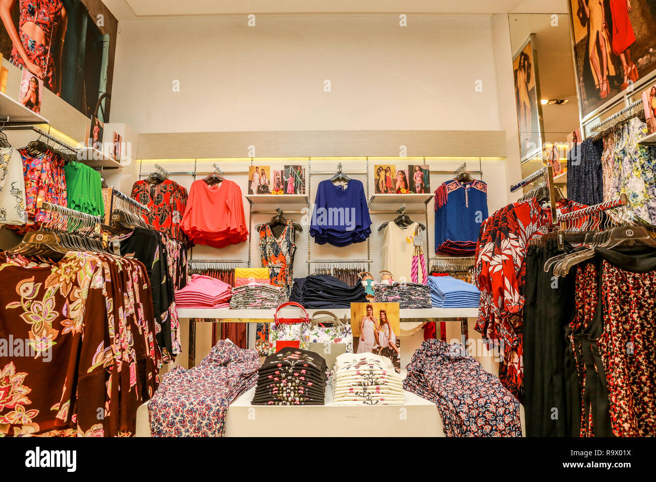 Sri lanka clothing hi-res stock photography and images - Alamy