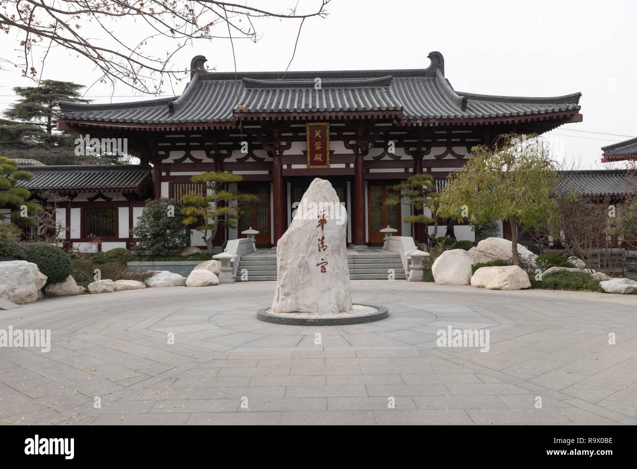 HUAQING,SHAANXI,CHINA-DECEMBER 7 2018 : traditional chinese building in ...