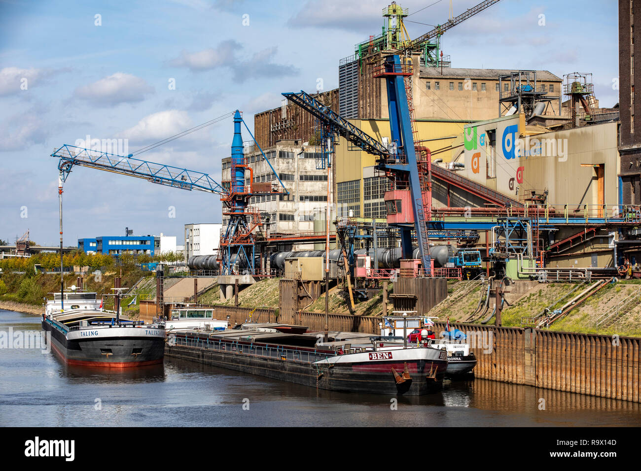 Neuss dusseldorfer hafen hi-res stock photography and images - Alamy