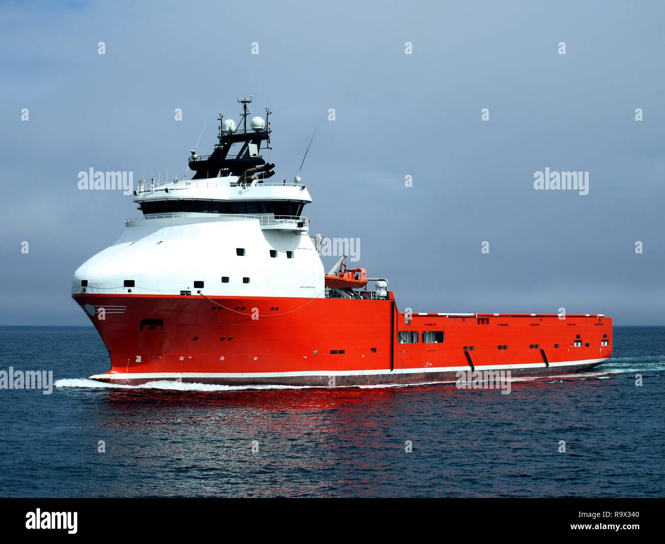 Offshore supply vessel hi-res stock photography and images - Alamy