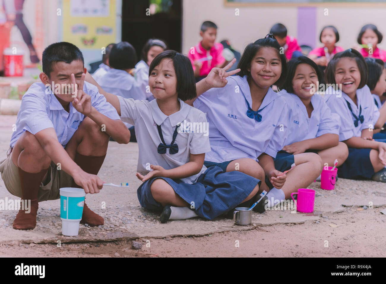 Kids brushing teeth school hi-res stock photography and images - Alamy