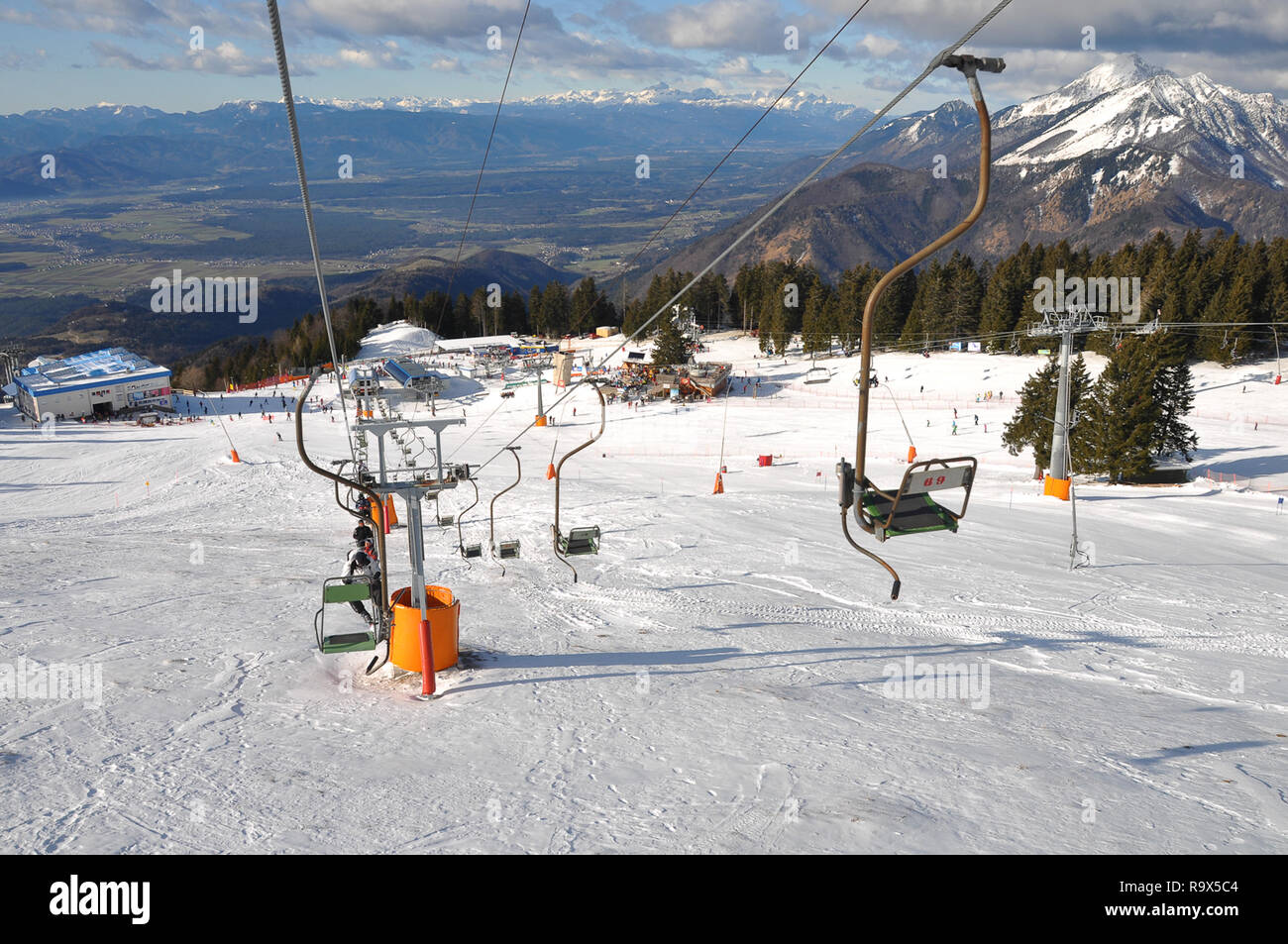 Ski lift equipment at Alpine winter skiing and wintersports resort ...