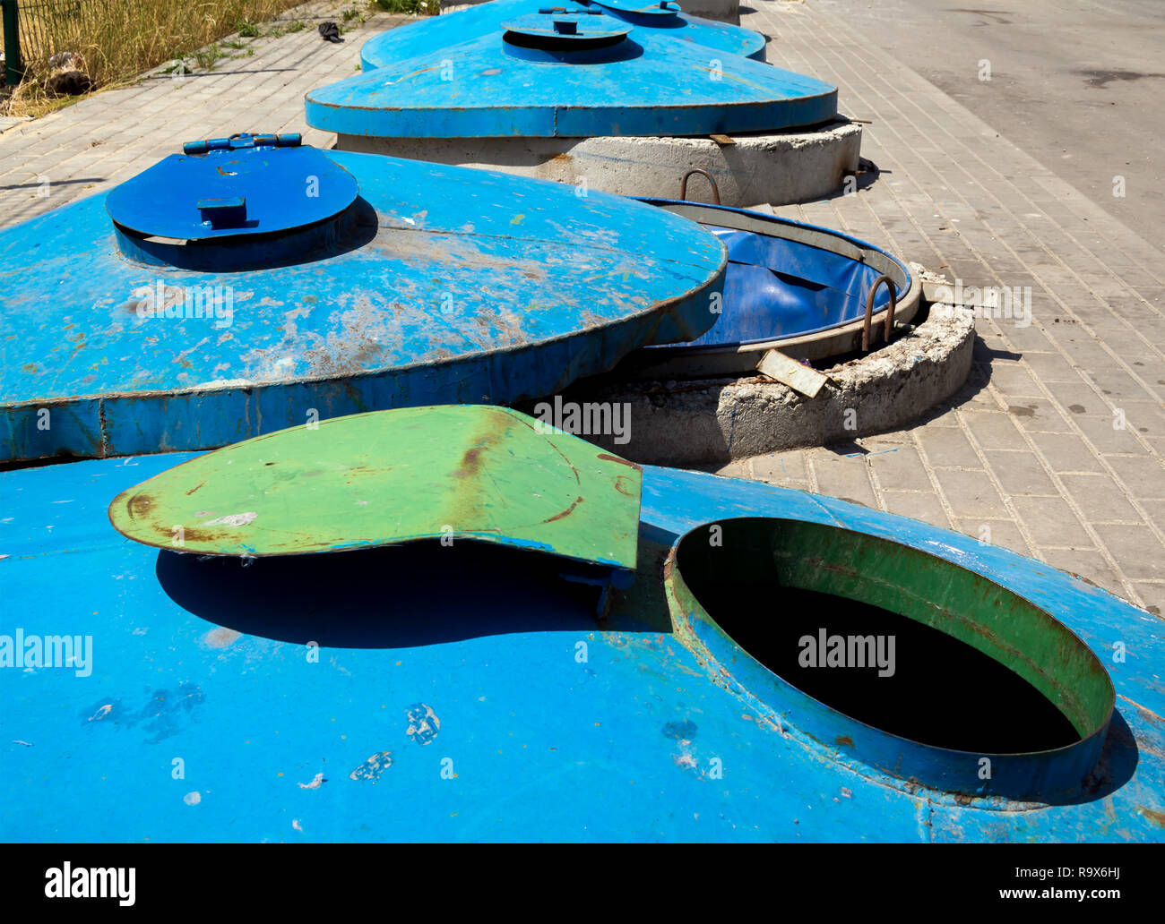 Warehousing containers hi-res stock photography and images - Alamy